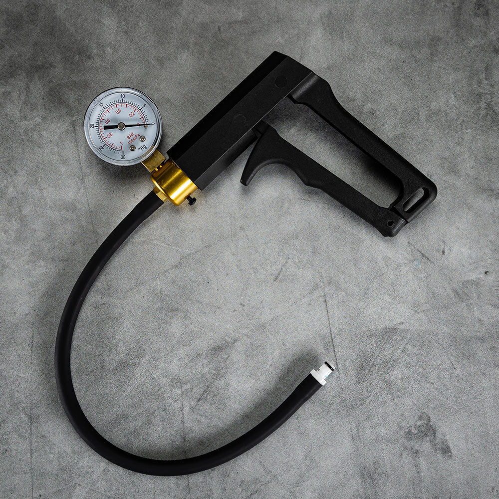 Ergo Grip Hand Pump + Precision Air Gauge – Lynk